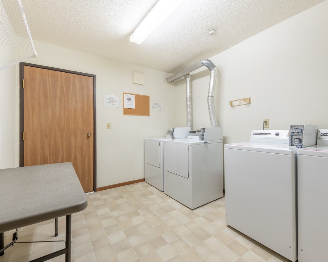 Park Village Apartments - 2250 N Cedar Ave Owatonna, MN 55060 ...