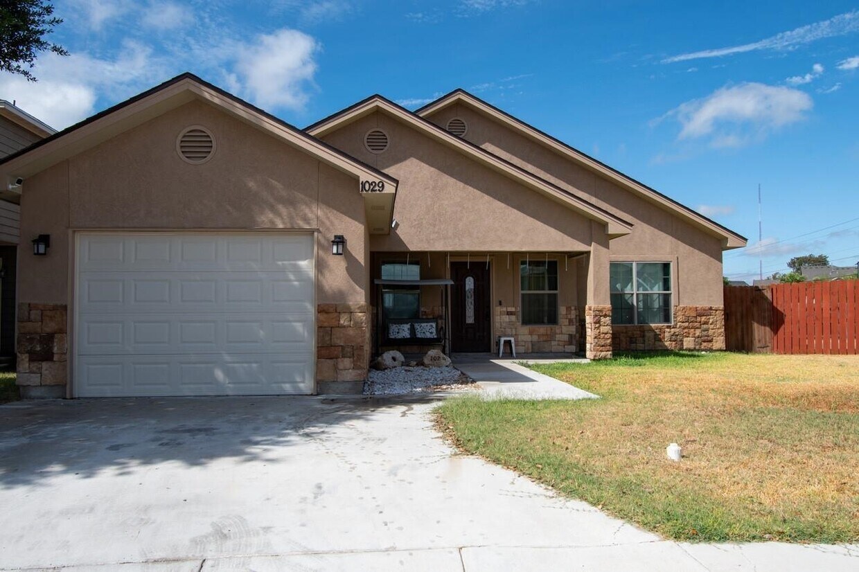 1029 Tesoro Pass, Del Rio, TX 78840 - House Rental in Del Rio, TX ...