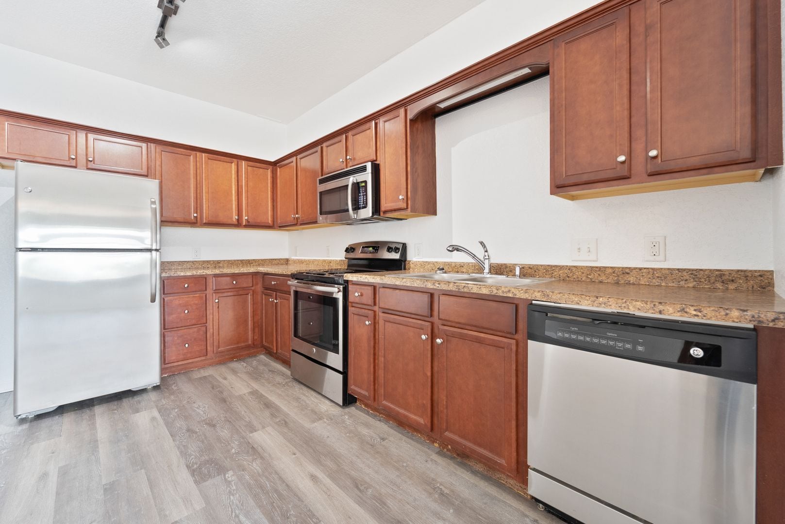 2215 College St Unit Apt 3, Cedar Falls, IA 50613 - Room for Rent in ...