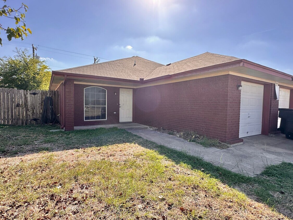 3704 Gus Dr Unit 3704 A Gus, Killeen, TX 76549 - Room for Rent in ...