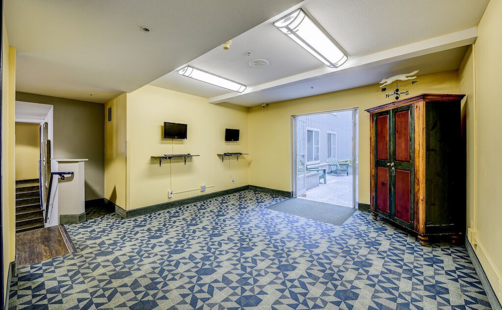 Vermont Inn - 2721 4th Ave Seattle, WA 98121 | Apartments.com