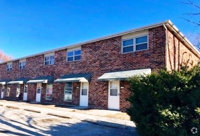 Downtown Bloomington Student Apartments for Rent - Bloomington, IL - 4 ...