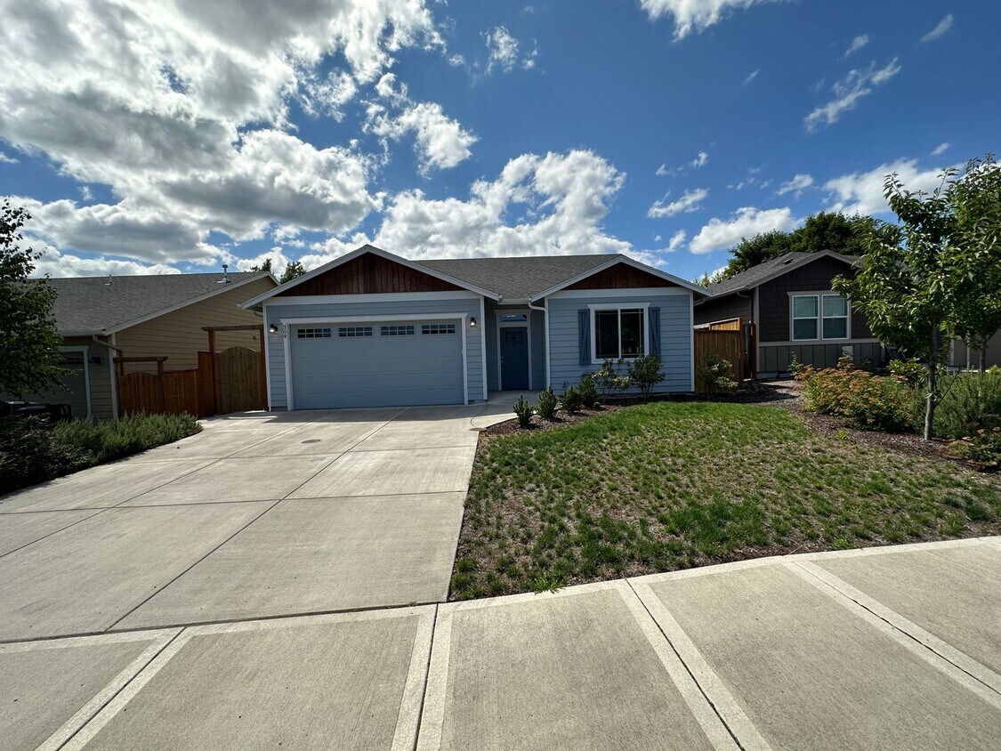 309 SW Oregon Trail Dr Dallas, OR 97338 - Alquileres en Dallas, OR ...