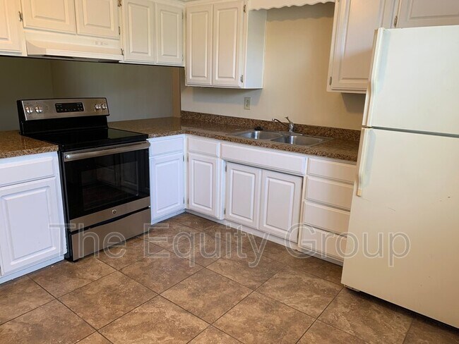 320 N E St Unit 1, Exeter, CA 93221 - Condo for Rent in Exeter, CA ...