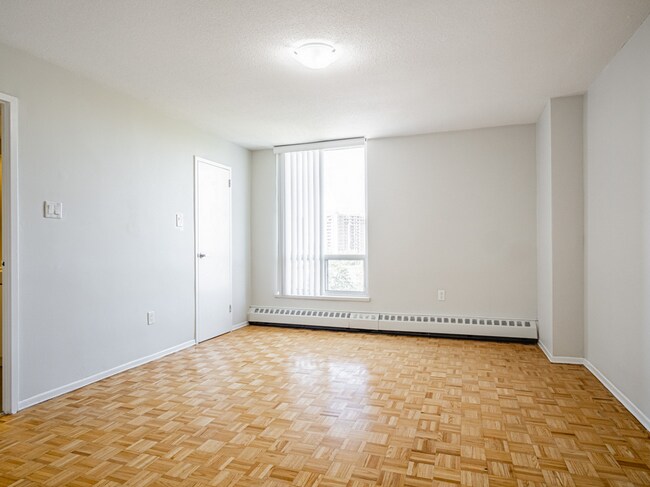 580 The East Mall Apartments - 580 The East Mall Toronto, ON ...