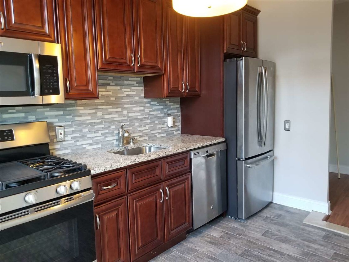 220 Jane St, Weehawken Township, NJ 07086 - House Rental in Weehawken ...
