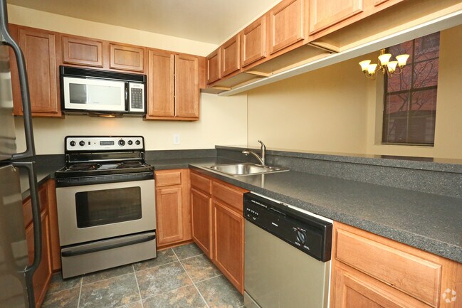 River Place Apartments & Brownstones Rentals - Detroit, MI | Apartments.com