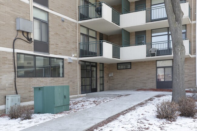 Park Plaza - 1315 Olson Memorial Hwy Minneapolis, MN - Apartments for ...