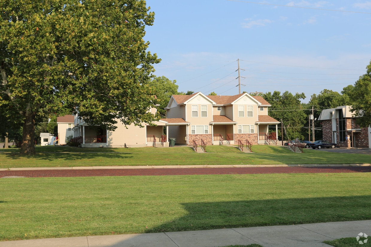 The Village at Old Town - 822 Sw 8th Ave Topeka, KS 66603 | Apartments.com