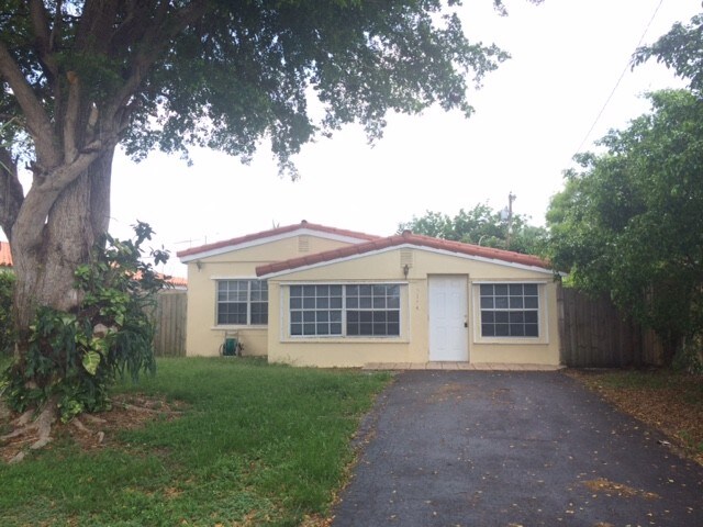 2174 NE 173rd St, North Miami Beach, FL 33162 - Townhome Rentals in ...