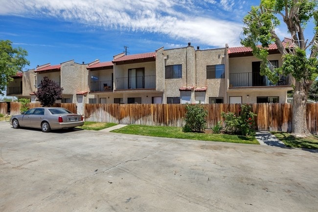 102 E Lancaster Blvd, Lancaster, CA 93535 Apartments - Lancaster, CA ...