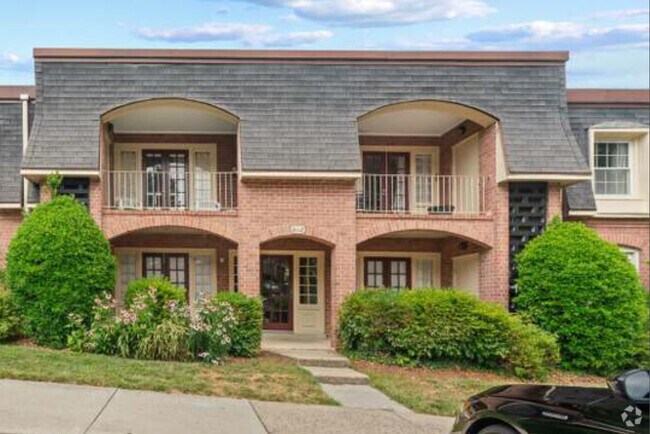 West Springfield Apartments for Rent with Hardwood Floors - Springfield ...