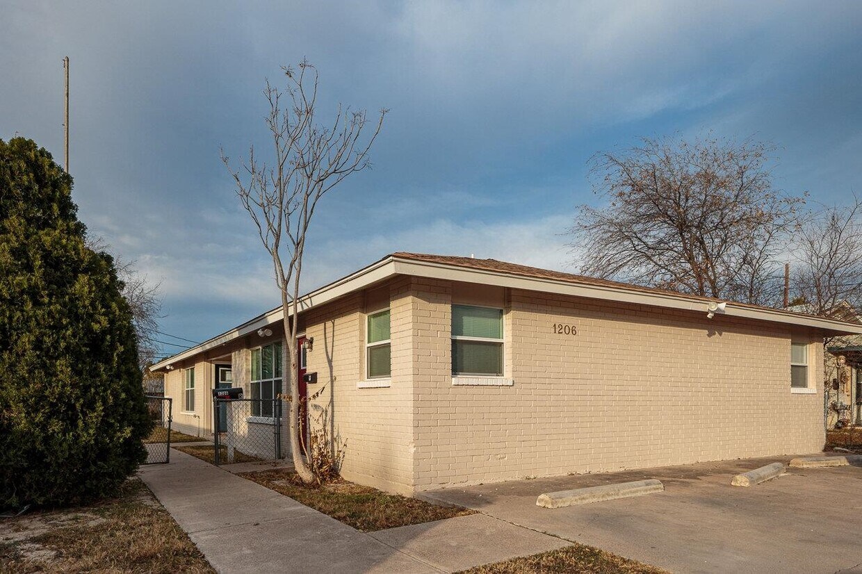 1206 Main Rear, Del Rio, TX 78840 - Condo for Rent in Del Rio, TX ...