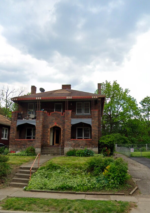 1629 California Ave Unit Fleetwood Suite, Cincinnati, OH 45237 ...