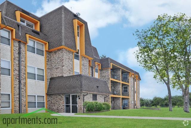 Cedar Commons Apartments - Bloomington, MN | Apartments.com