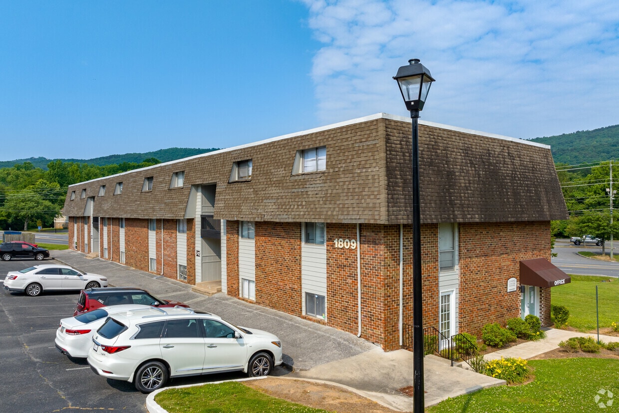 Dalton Pointe Shadow - 1809 Shadow Ln Dalton, GA 30720 | Apartments.com