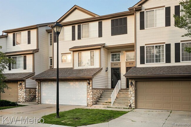 224 Oak Ridge Dr, Pontiac, MI 48341 - Condo for Rent in Pontiac, MI ...