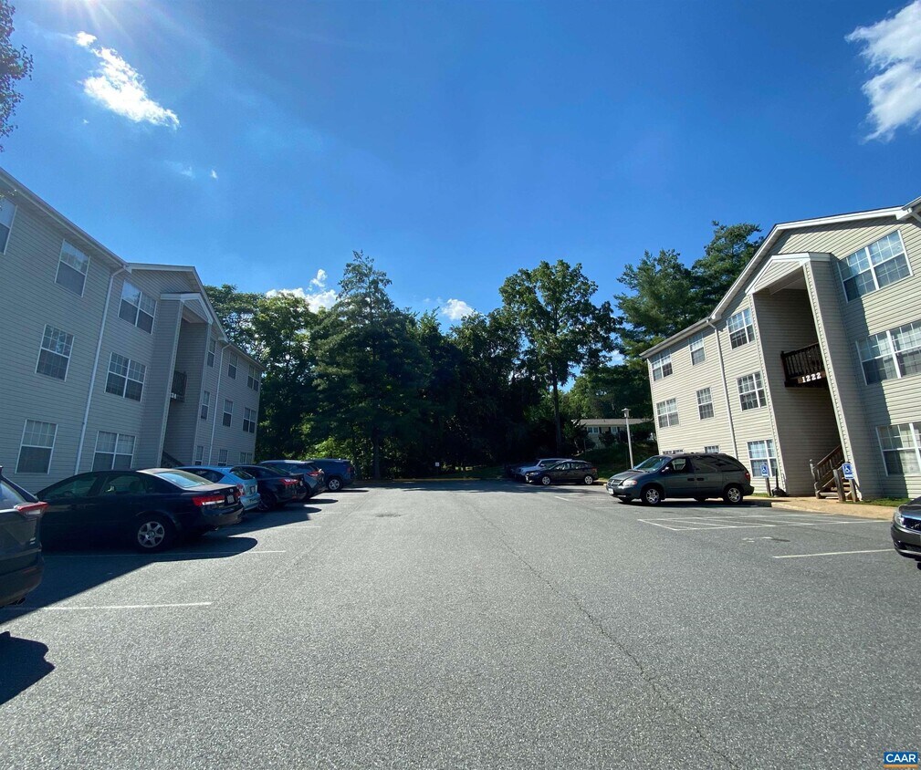 1226 Smith St Unit H, Charlottesville, VA 22901 - Room for Rent in ...
