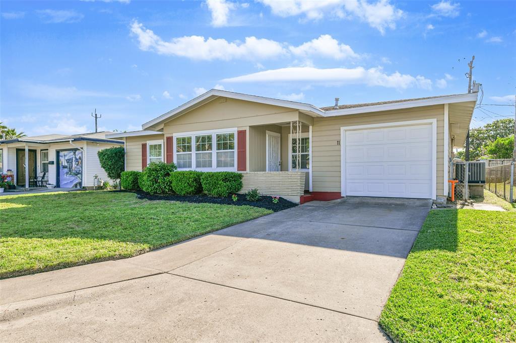 11 Lyncrest Dr, Galveston, TX 77550 - House Rental in Galveston, TX ...