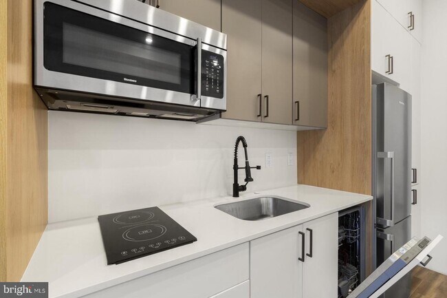 1935 E Hazzard St Unit 201, Philadelphia, PA 19125 - Room for Rent in ...