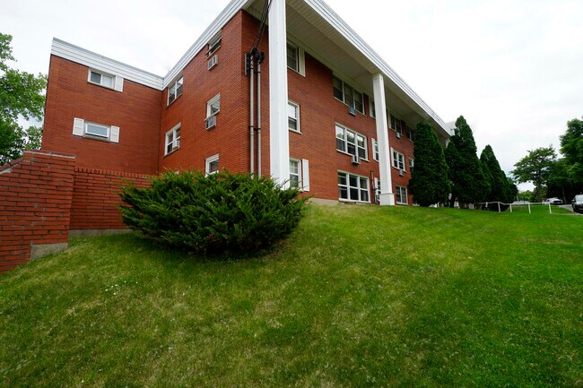 Colonial Terrace Apartments - West Saint Paul, MN | Apartments.com