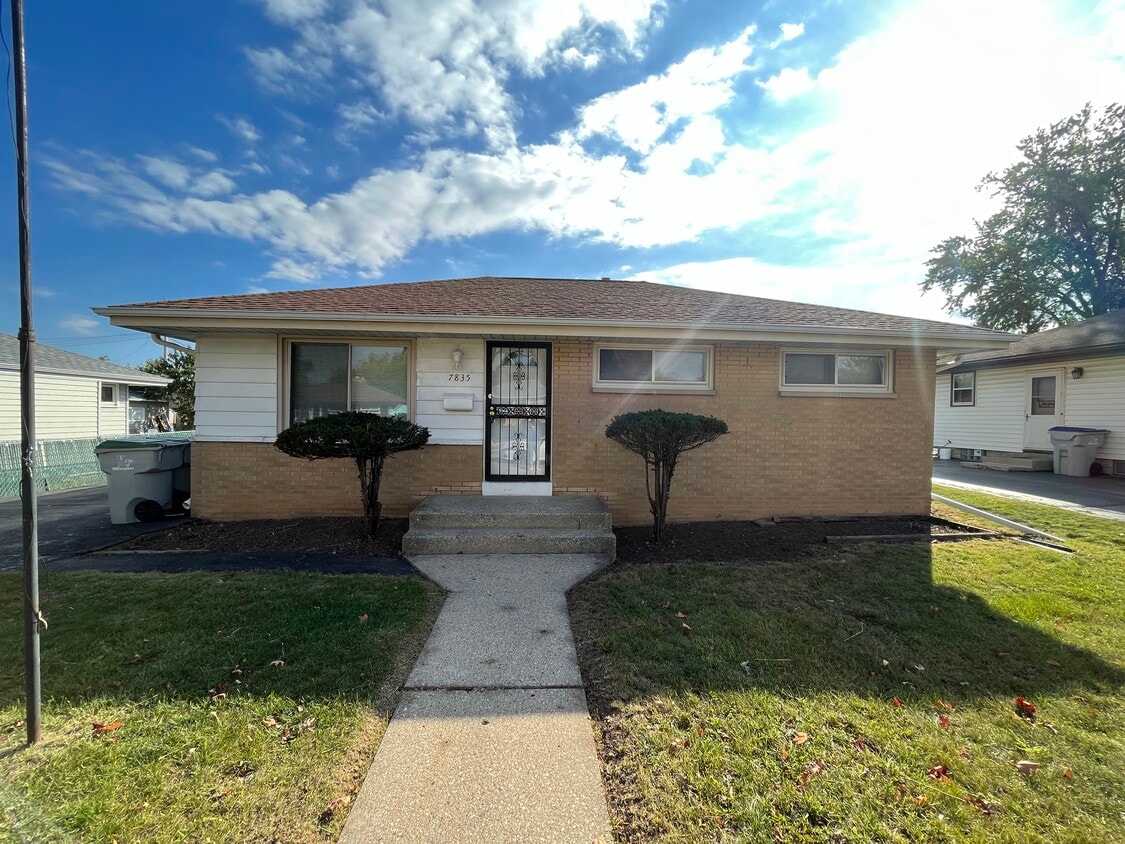 7835 W Winfield Ave, Milwaukee, WI 53218 - House Rental in Milwaukee ...