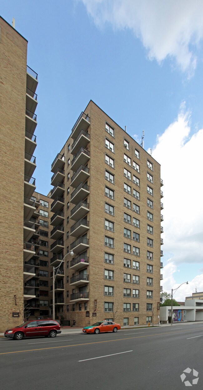 Park Terraces North & South Apartments - 3000 Yonge St Toronto, ON ...