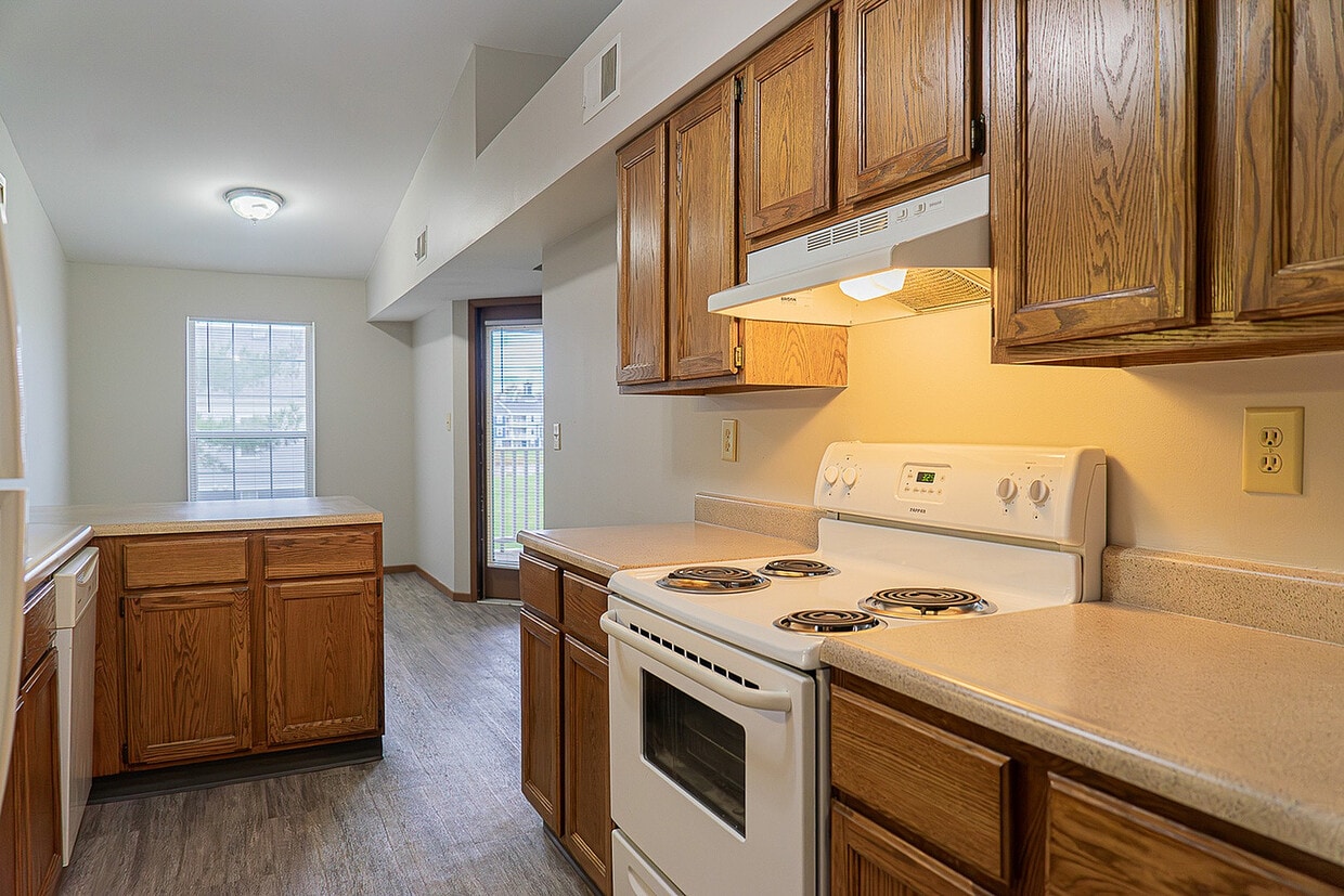 Oxford Place Apartments - 2141 Eastcastle Dr Grand Rapids, MI 49508 ...