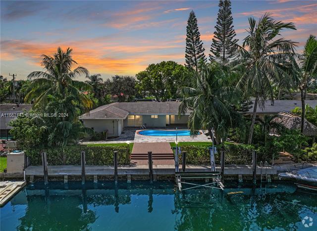 Keystone Island Apartments for Rent with High Ceilings - North Miami ...