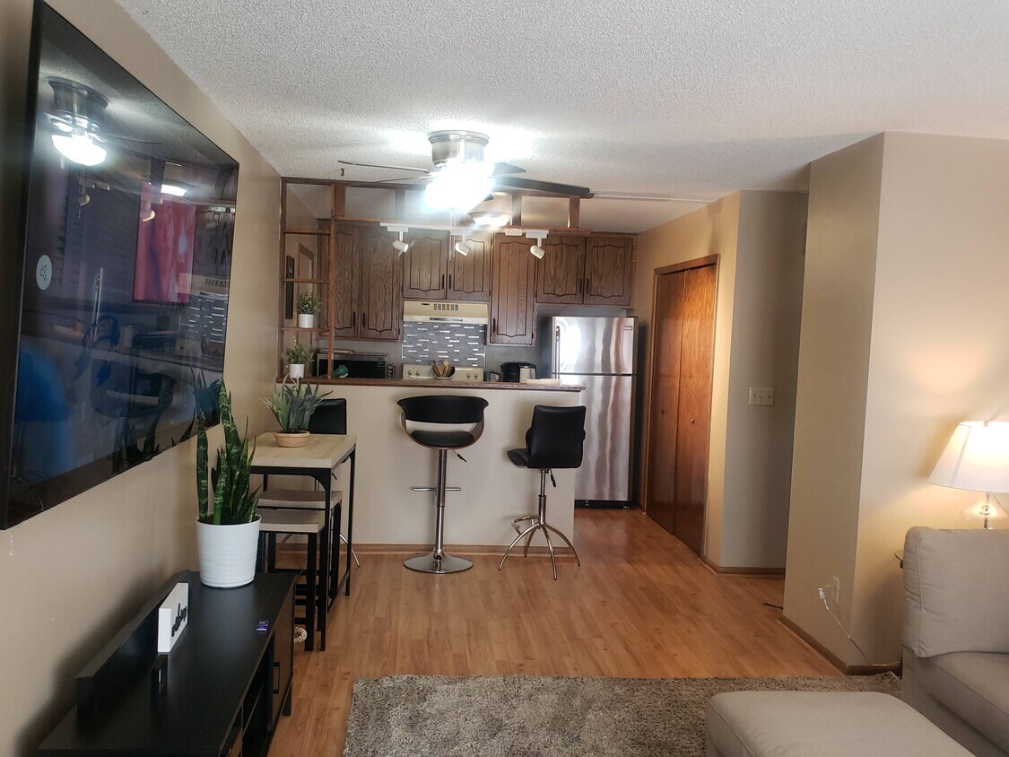 8534 S Maplebrook Cir, Minneapolis, MN 55445 - Townhome Rentals in ...