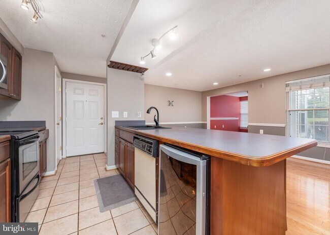6205 Sandpiper Ct Unit 203, Elkridge, MD 21075 - Room for Rent in ...