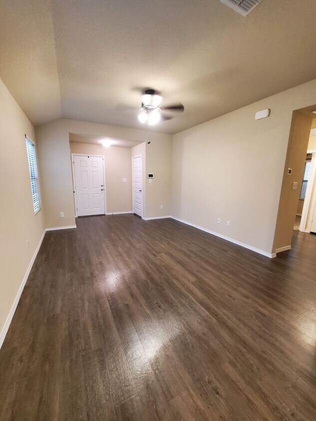 13519 Lily Ln, Saint Hedwig, TX 78152 - House Rental in Saint Hedwig ...