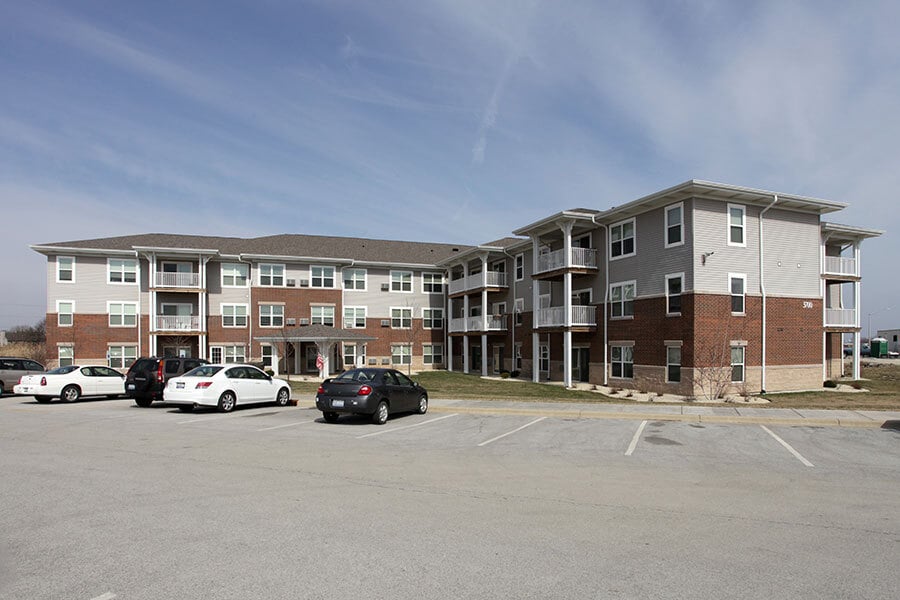 ST JAMES SENIOR APARTMENTS - 3660-3700 Eagle Nest Dr Crete, IL 60417 ...