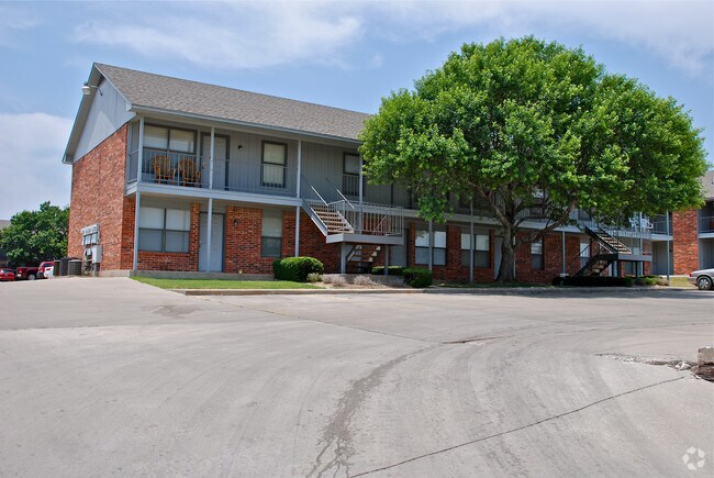 Stone Hill Apartments - 1900 S College Ave Decatur, TX 76234 ...