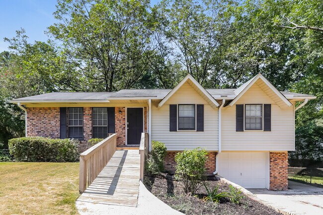 Apartments for Rent with Yard in Dolomite AL