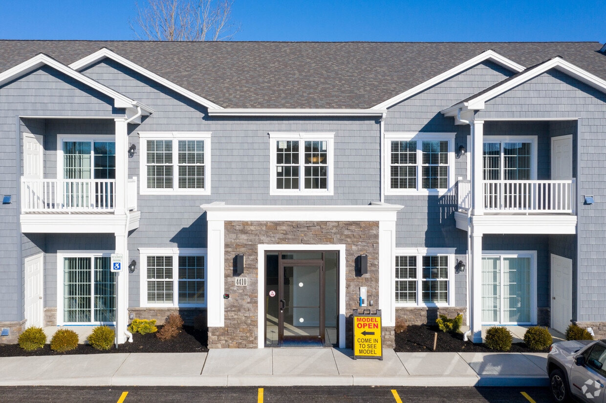 Forest Green Apartments Townhomes for Rent - East Amherst, NY ...
