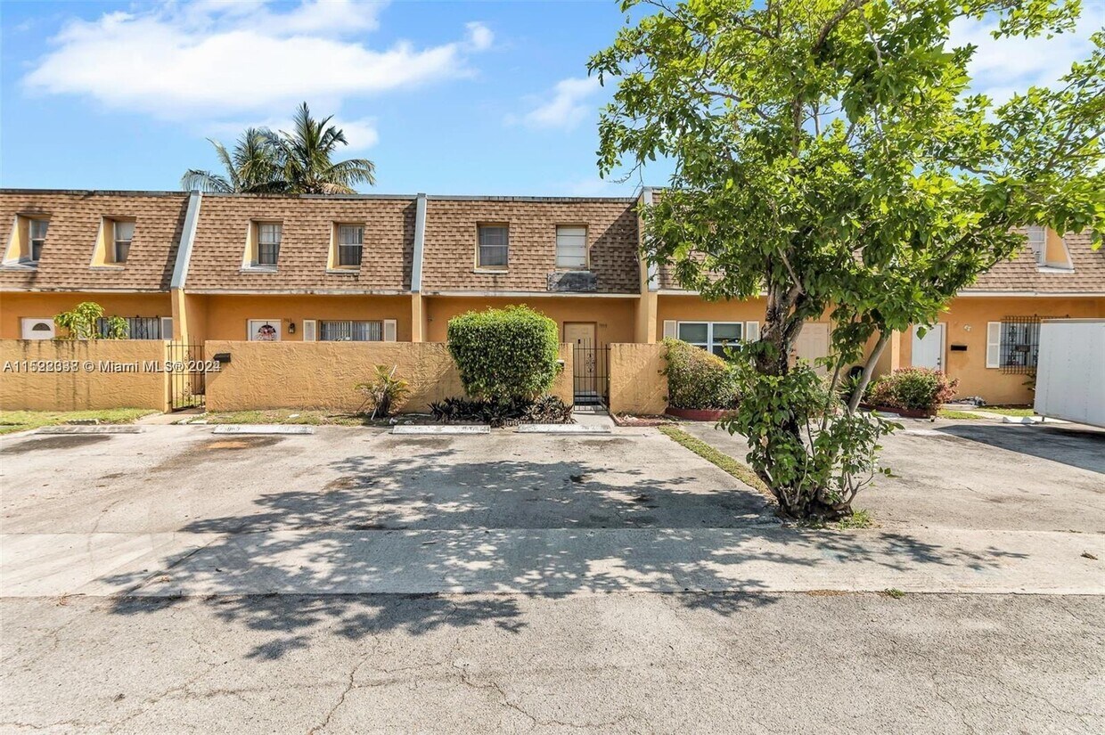 5966 NW 25th Ct, Sunrise, FL 33313 - Townhome Rentals in Sunrise FL ...