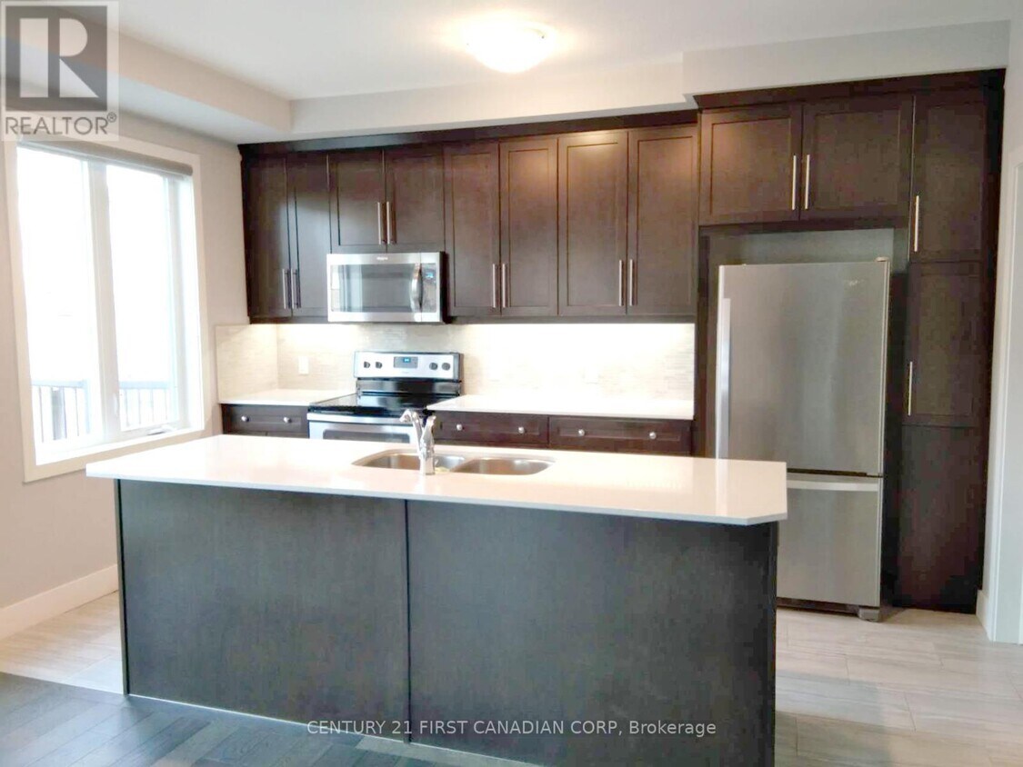 1960 Dalmagarry Rd, London, ON N6G 0T8 - Maison de Ville à Louer à ...