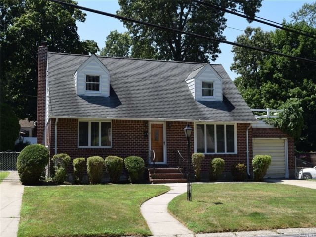 21 Monmouth Dr, East Northport, NY 11731 - House Rental in East ...