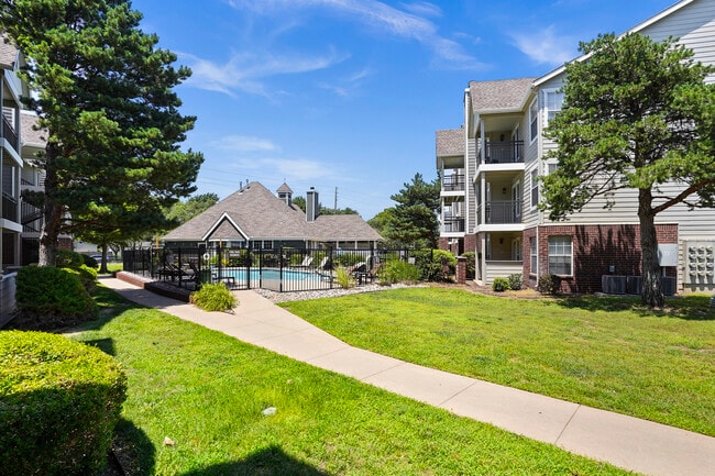 Crown Chase Apartments Wichita Ks