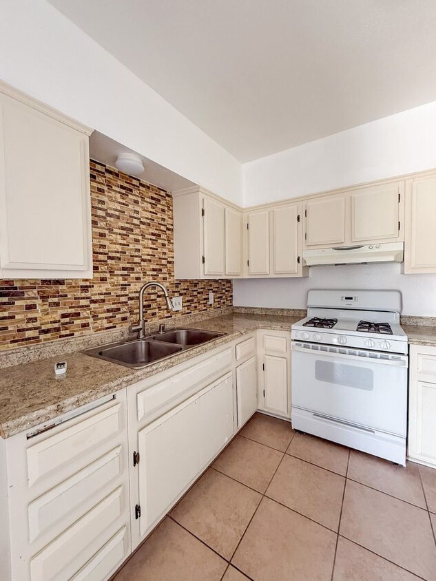 73407 Sunnyvale Dr Unit A, Twentynine Palms, CA 92277 - Room for Rent ...