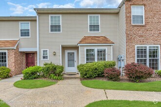 The Plaza Grande at Old Bridge Apartments under $1,000 - Old Bridge, NJ ...