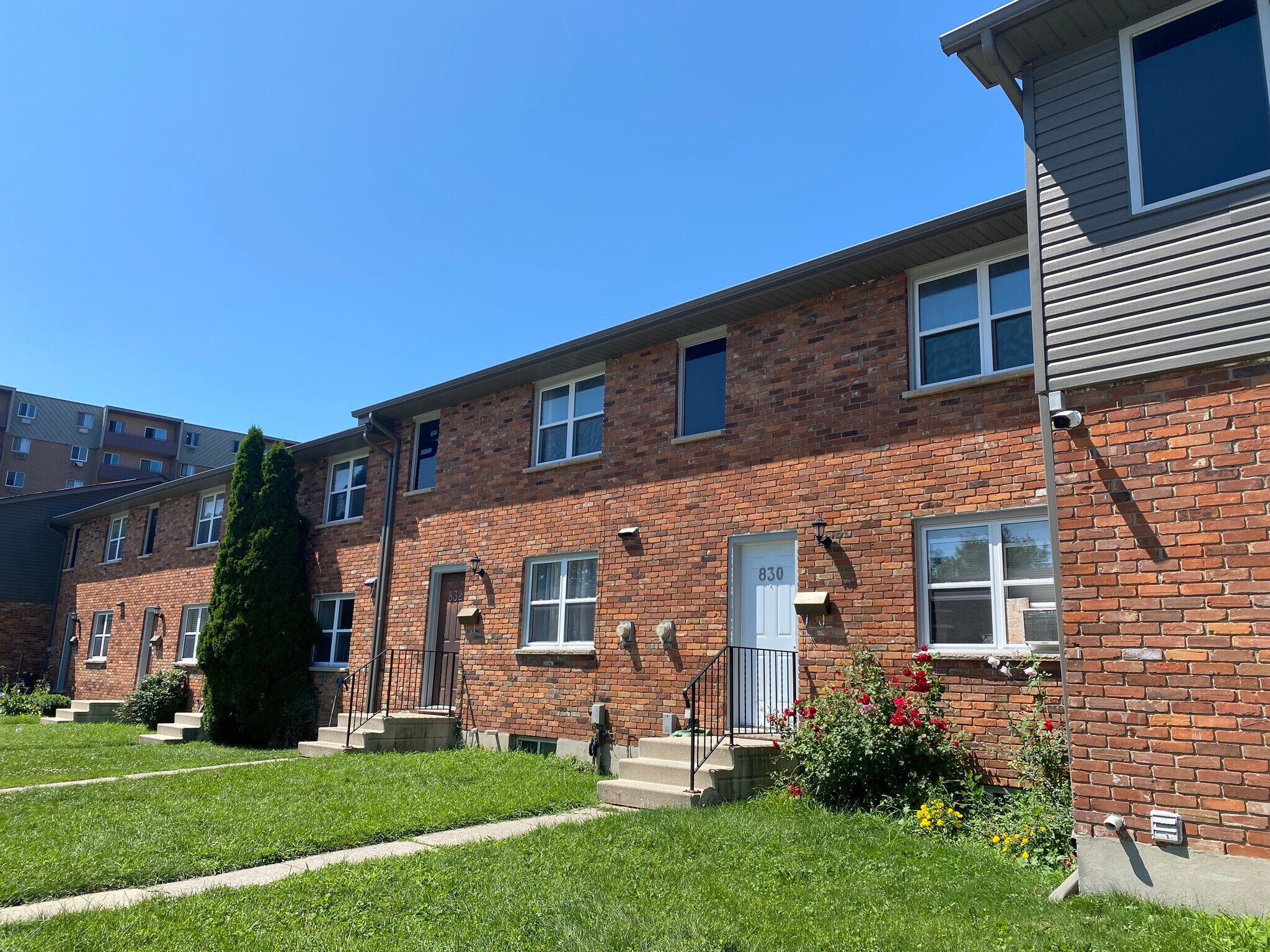 Norlon Court Townhomes Appartements - 800 Kipps Ln London, ON ...