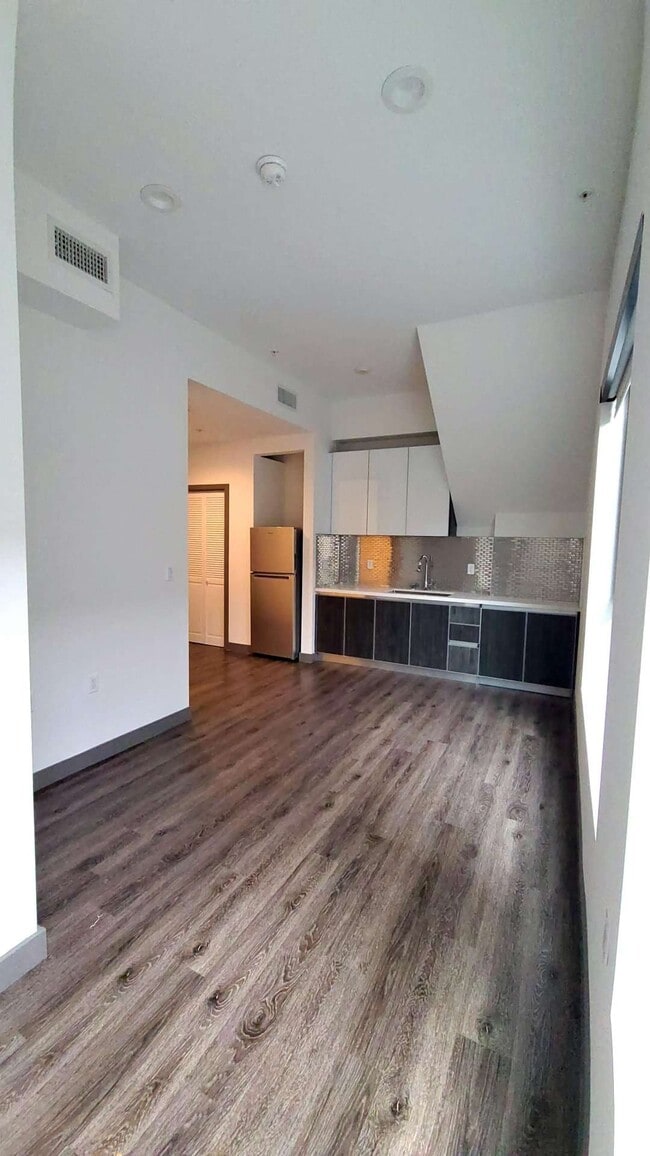 One Bedroom Townhome in Hollywood! - Apartments in Los Angeles, CA ...