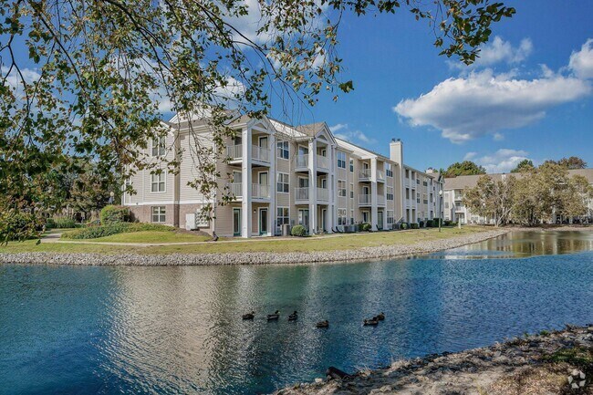Cardinal Estates Apartments for Rent with a Walk-In Closet - Virginia ...