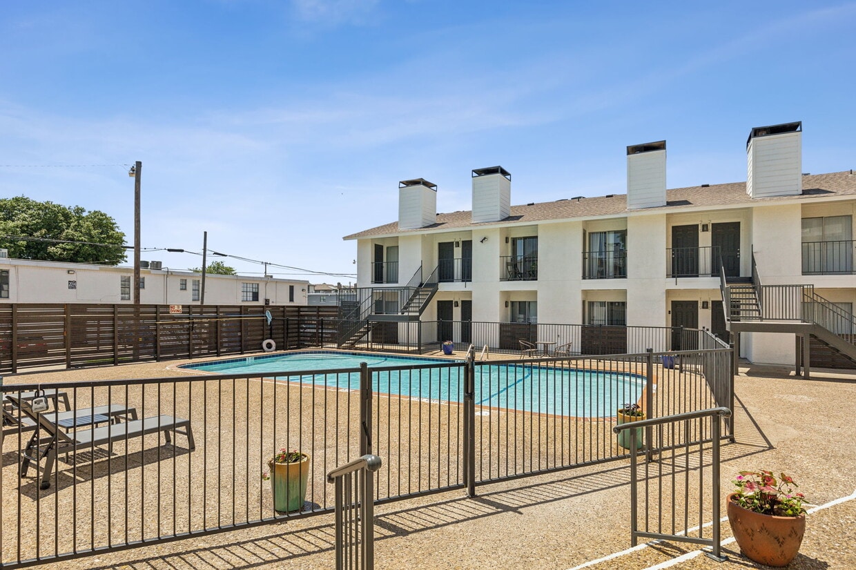 Garrett Gardens Apartments - 2015 N Garrett Ave Dallas, TX 75206 ...