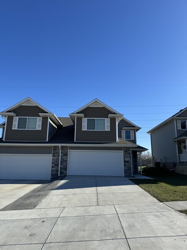 1430 Cedar Cv Rd, Lincoln, NE 68505 - Townhome Rentals in Lincoln NE ...