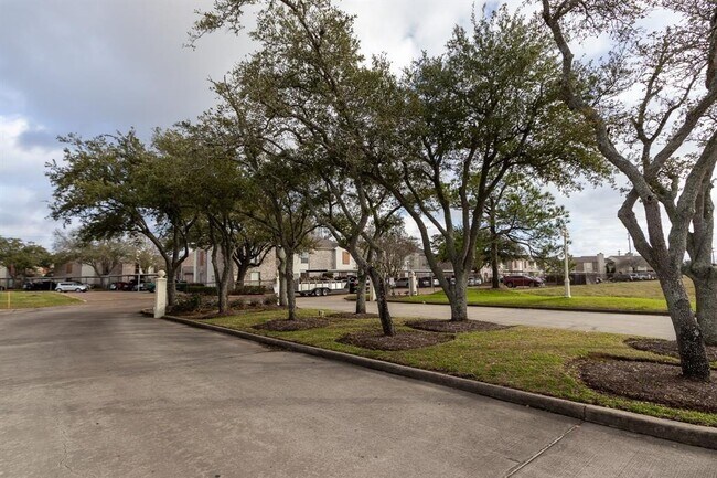 7600 Emmett F Lowry Expy Unit 707, Texas City, TX 77591 - Condo for ...