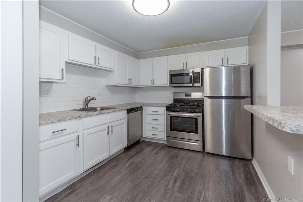 47 Avonwood Rd Unit 105, Avon, CT 06001 - Condo for Rent in Avon, CT ...