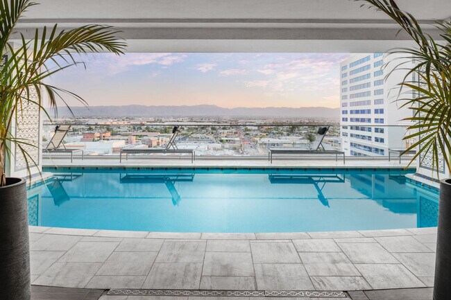 CityScape Residences - Apartments at 11 S Central Ave Phoenix, AZ ...